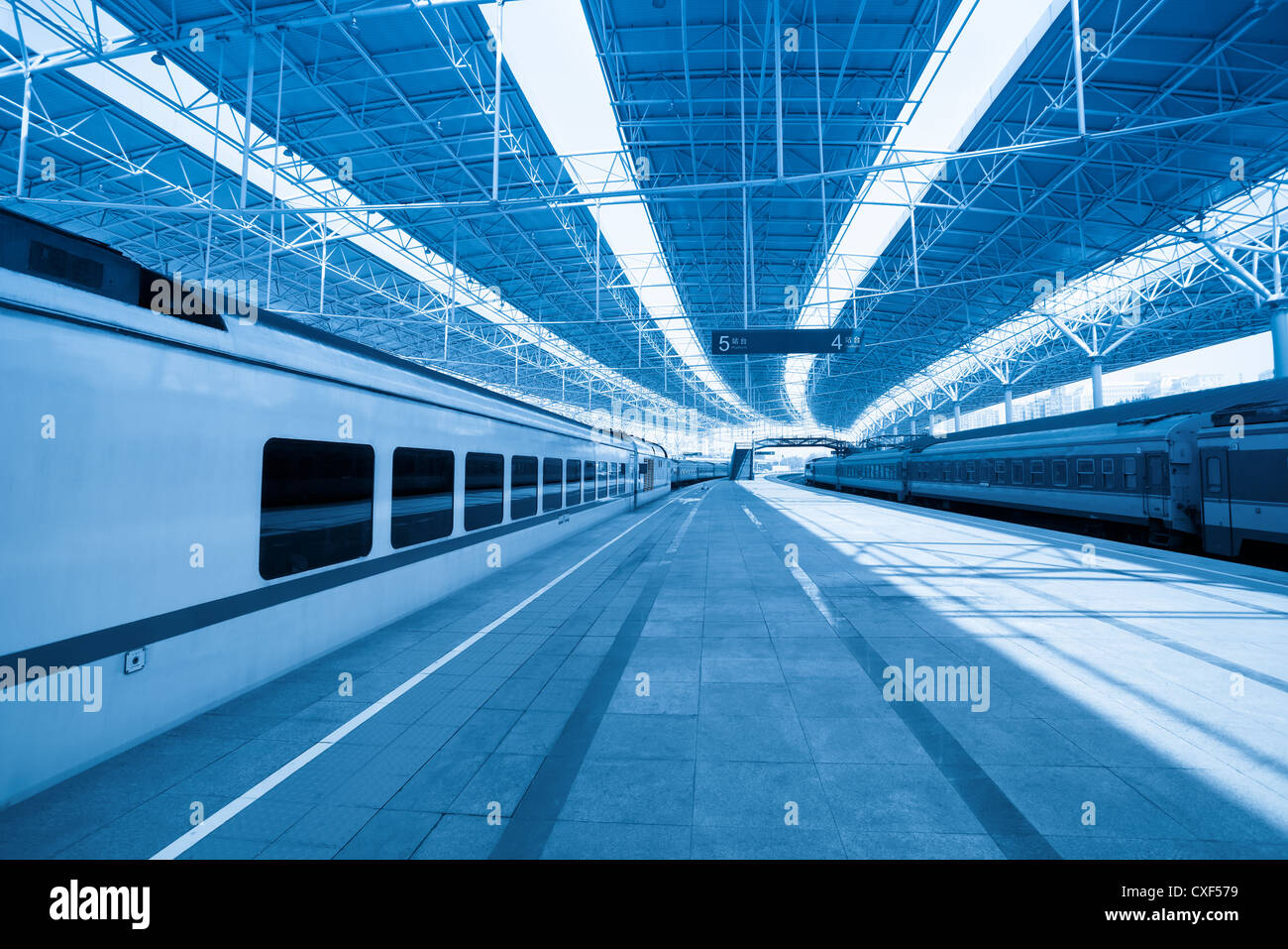 Indoor platform hi-res stock photography and images - Alamy