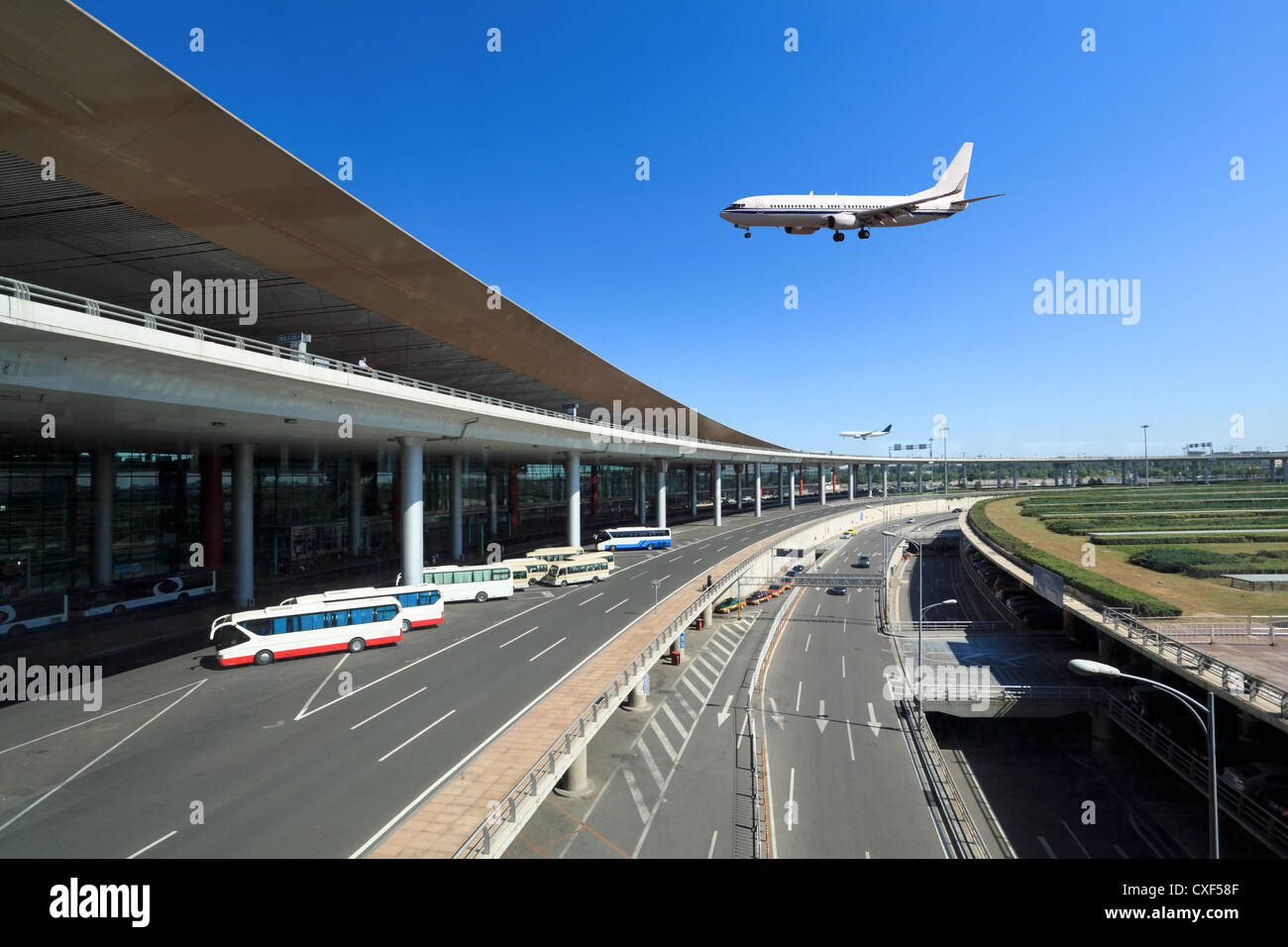 Airfield arrival hi-res stock photography and images - Alamy