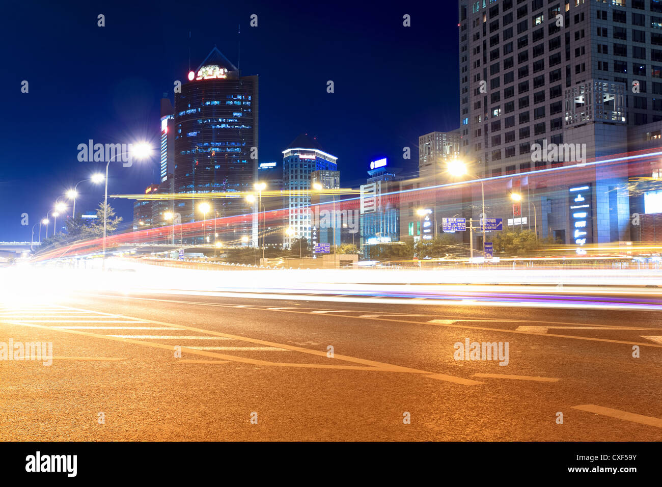 Night streets hi-res stock photography and images - Alamy