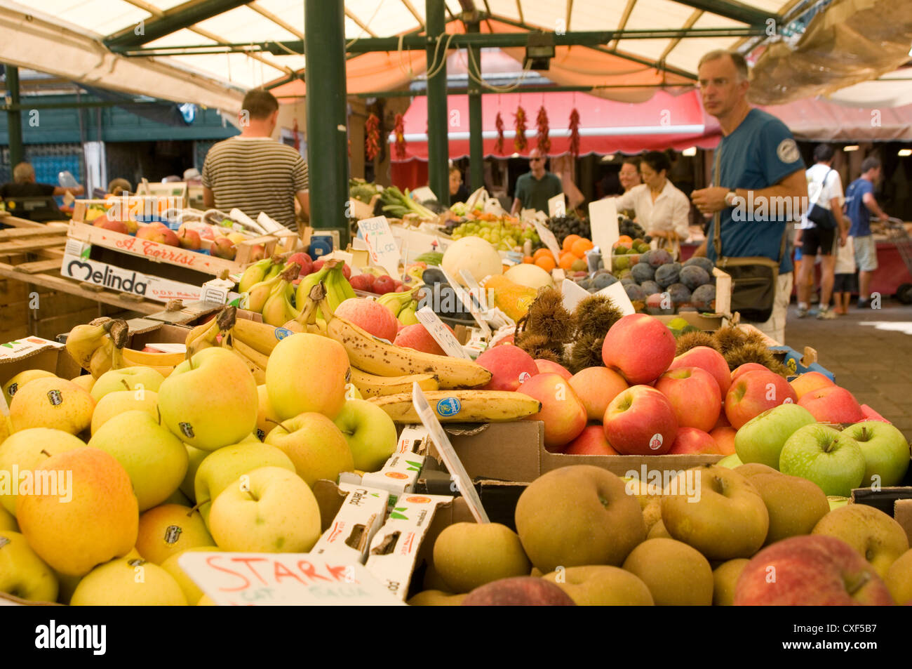 Marketstalls hi-res stock photography and images - Alamy