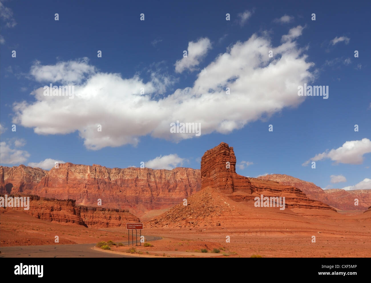 Red rocks in desert hi-res stock photography and images - Alamy