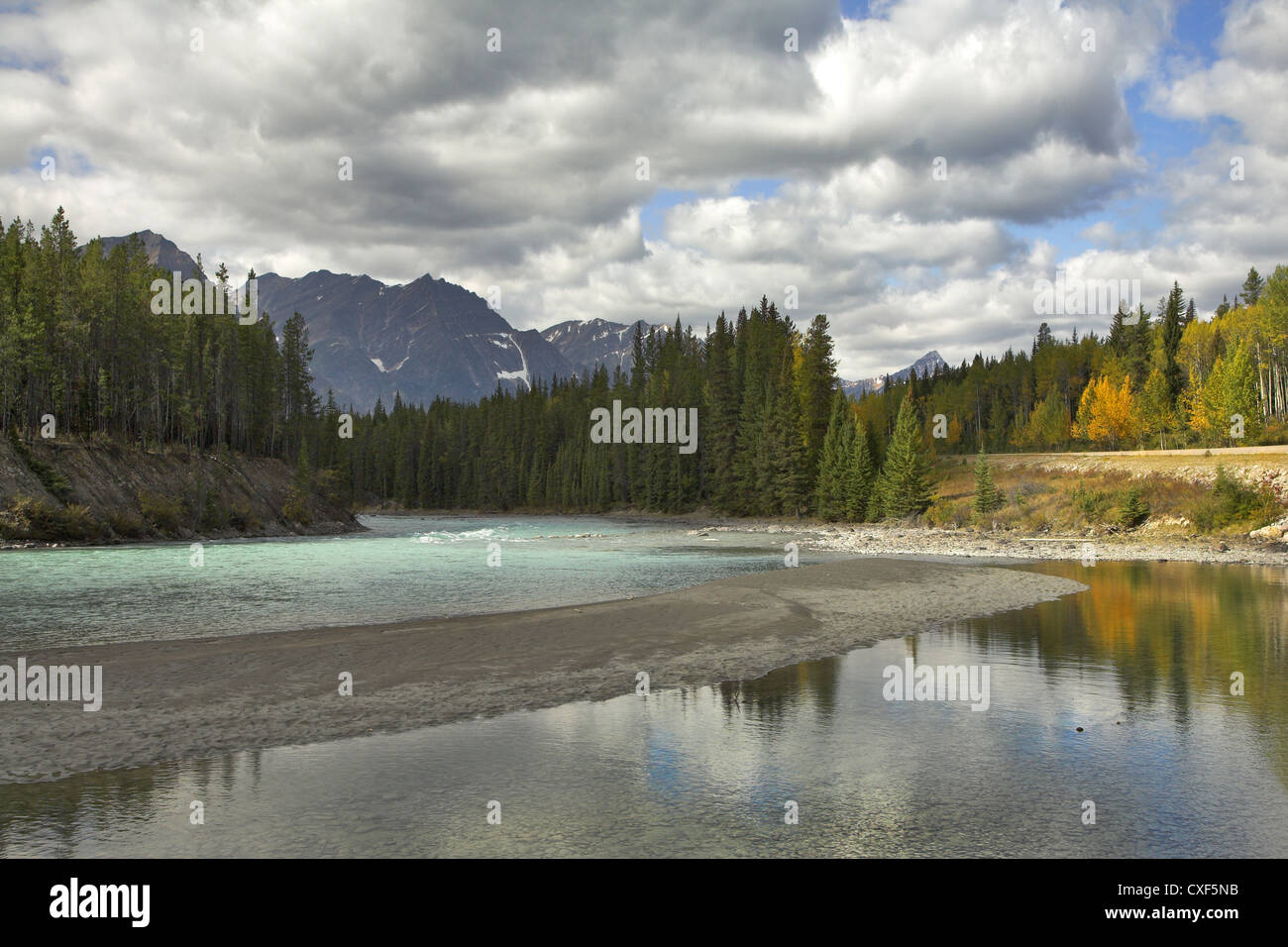 The autumn shallow river Stock Photo - Alamy