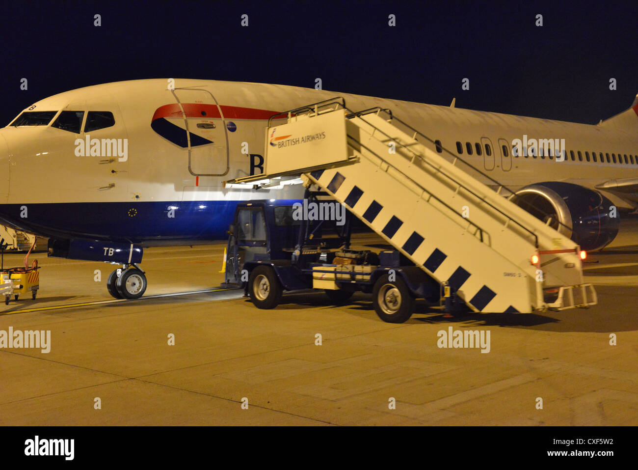 A set of mobile steps on a Boeing 737 at Gatwick Stock Photo - Alamy
