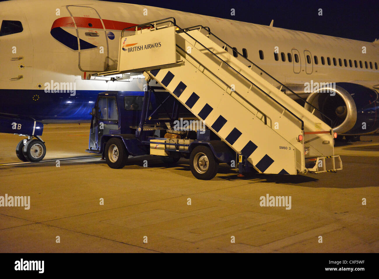 A set of mobile steps on a Boeing 737 at Gatwick Stock Photo - Alamy