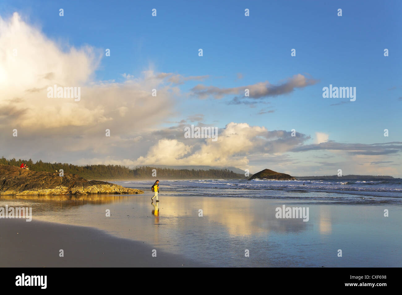 Walk on beach sunset hi-res stock photography and images - Alamy