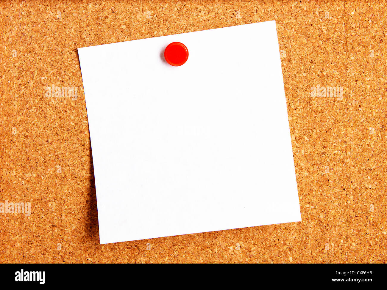 Sticky note hanging on corkboard Stock Photo - Alamy