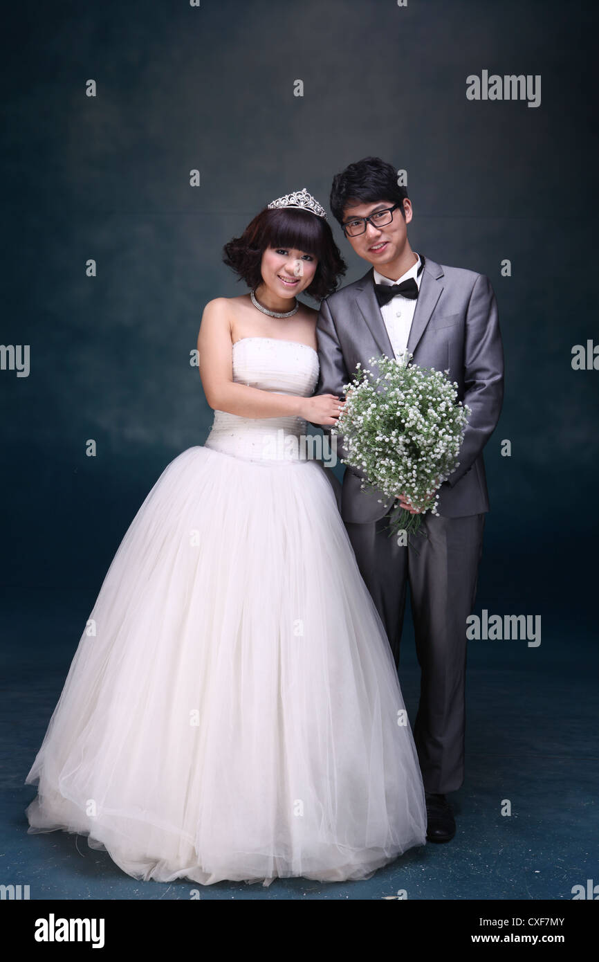 chinese bride and groom Stock Photo - Alamy