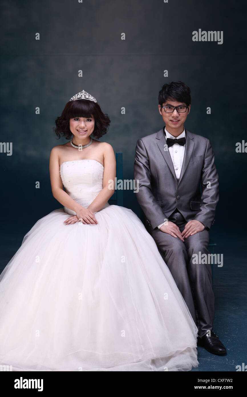 Chinese Bride and Groom Couple Stock Photo - Alamy