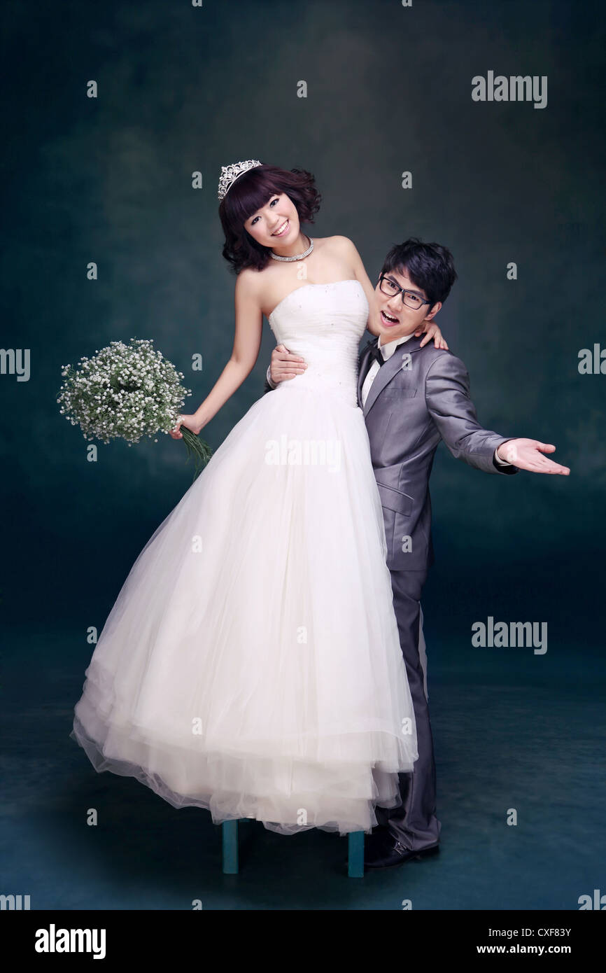 chinese bride and groom Stock Photo - Alamy