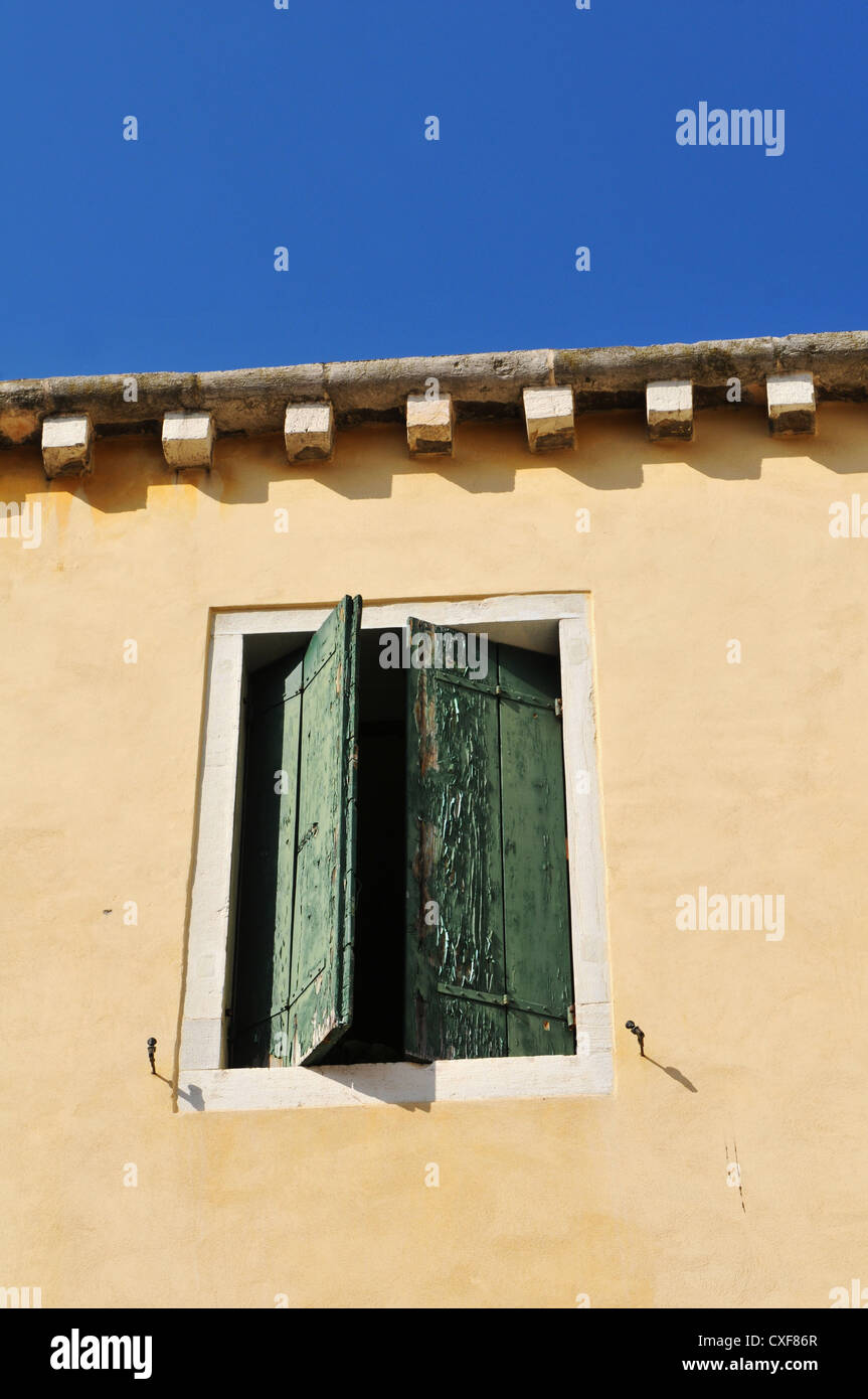 Architectural detail of old window in Venice Stock Photo - Alamy