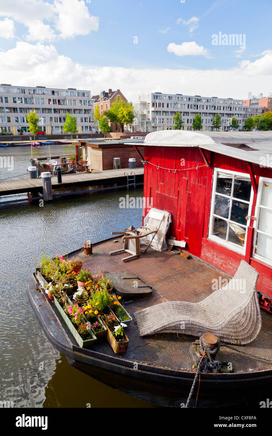 Hosue boats hi-res stock photography and images - Alamy