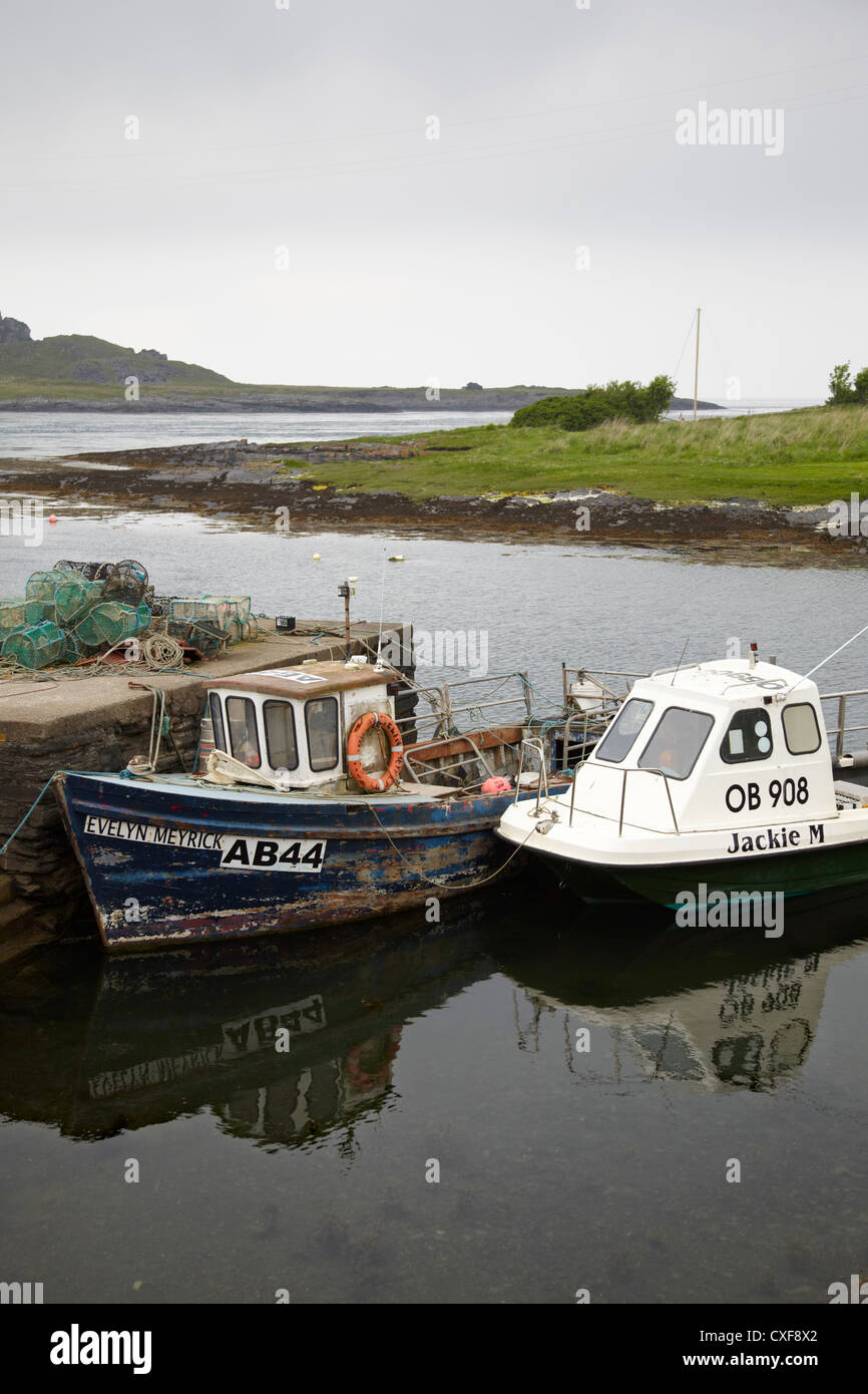 Fishing boats jetty cuan ferry hi-res stock photography and images - Alamy