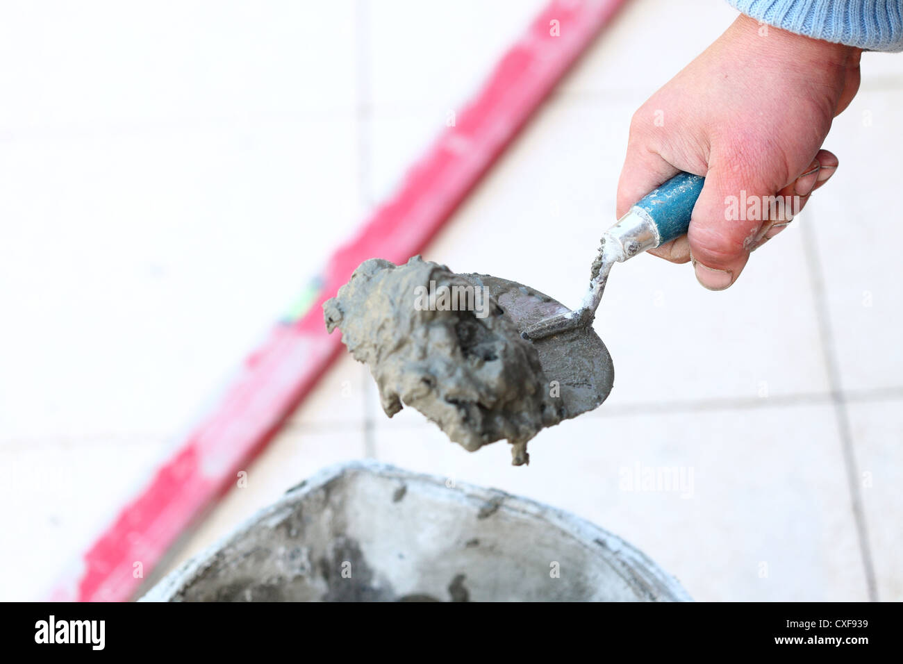 Man Construction worker is tiling at home Stock Photo - Alamy
