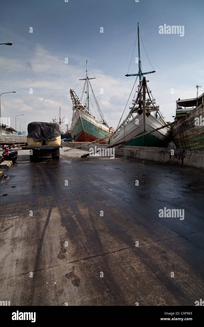 Traditional Sailing Ships in the Port of Sunda Kelapa in Jakarta Stock ...