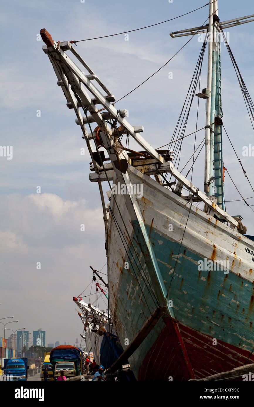 Traditional Sailing Ships in the Port of Sunda Kelapa in Jakarta Stock ...