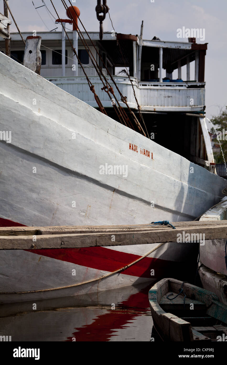Traditional Sailing Ship in the Ports Sunda Kelapa in Jakarta Stock ...
