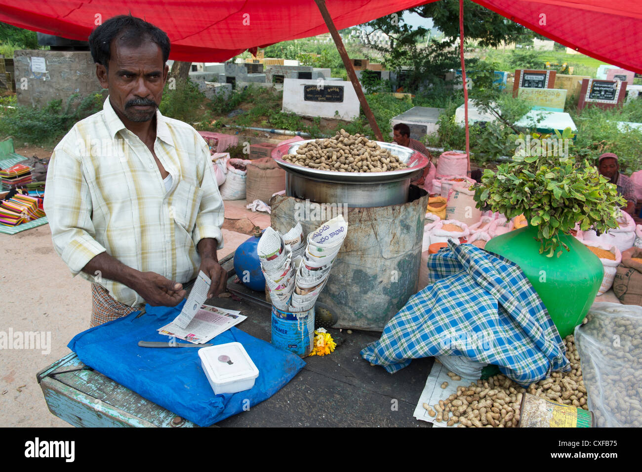 Selling cooked peanuts in india hi-res stock photography and images - Alamy