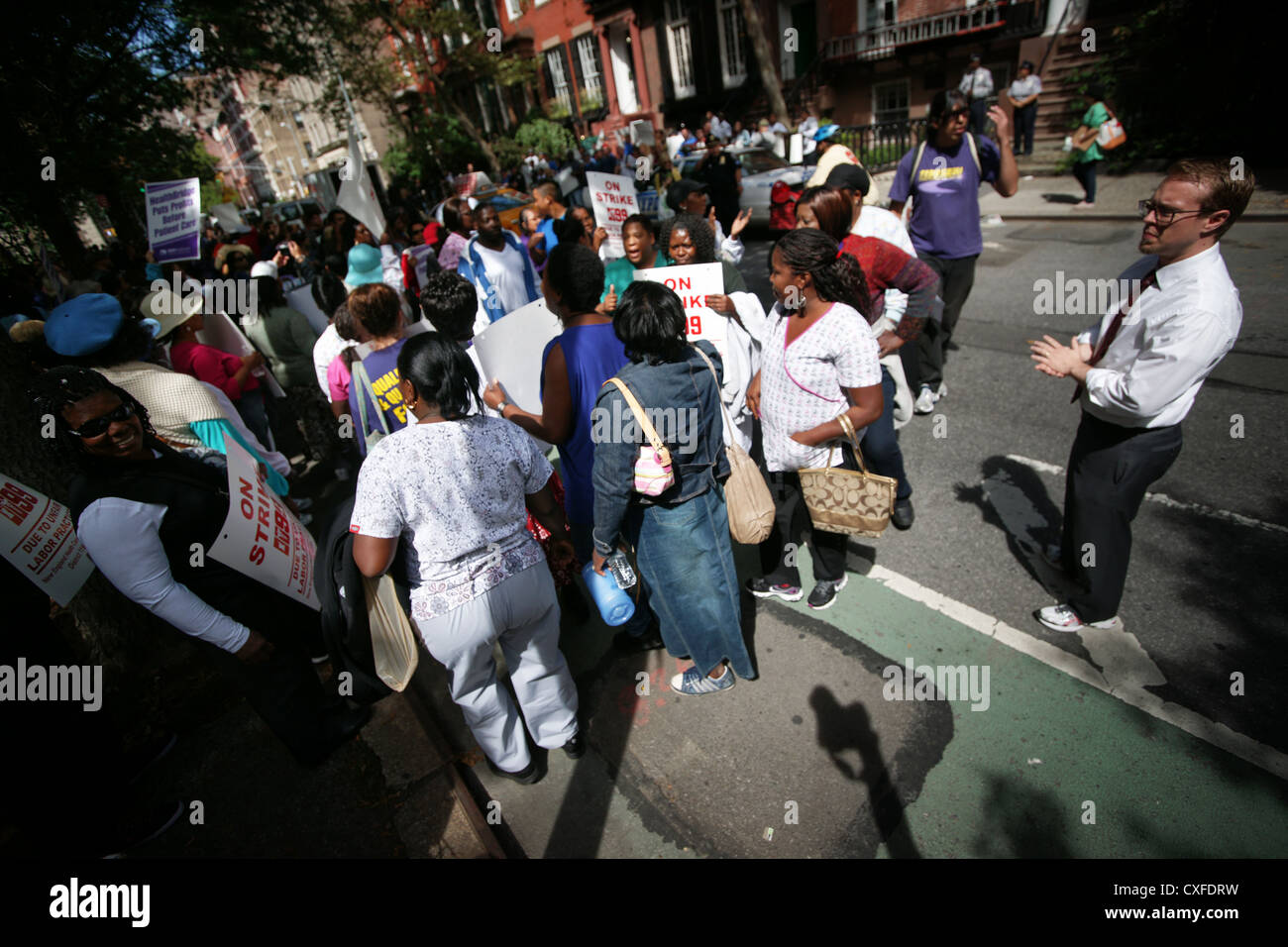 Crowd strike hi-res stock photography and images - Alamy