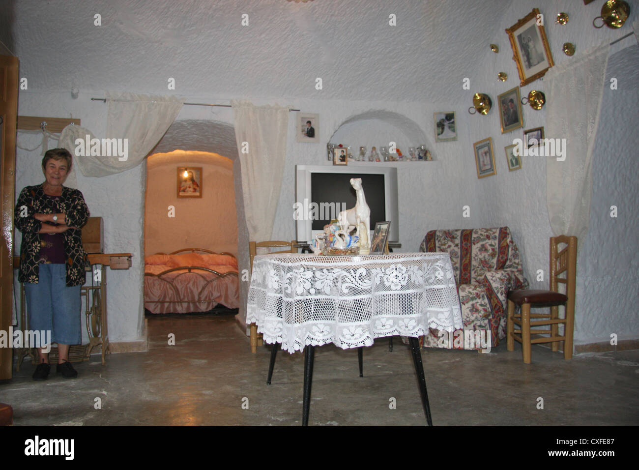Owner showing her cave house to tourists at Purullena, Spain Stock ...