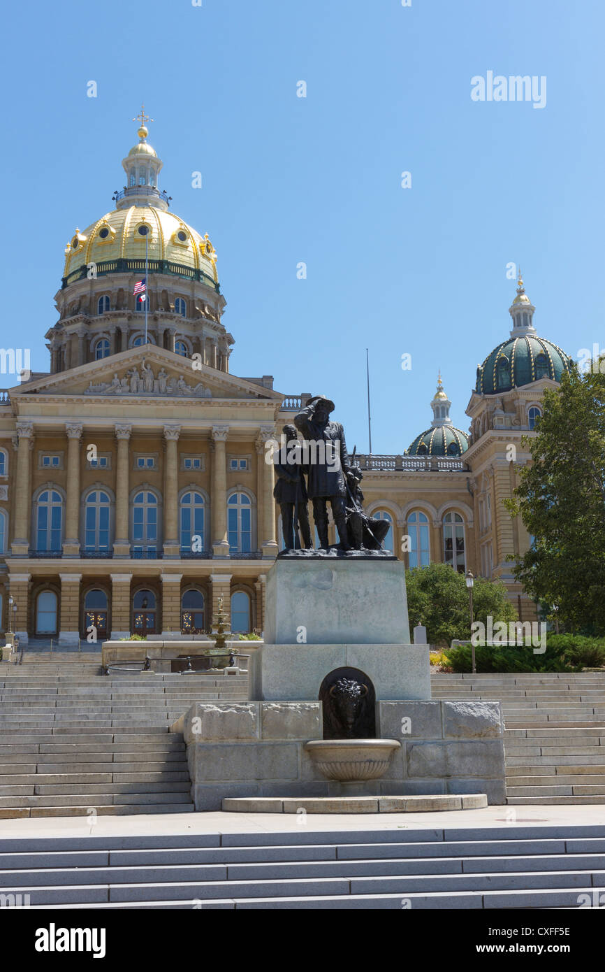 Pioneers of the Territory statue in front of Iowa state capitol ...