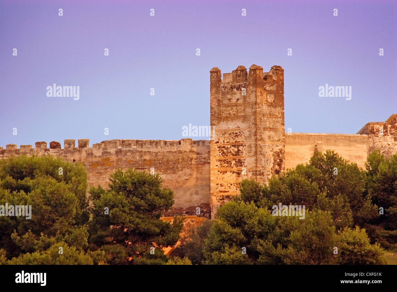 Antiguo monumento del castillo hi-res stock photography and images - Alamy