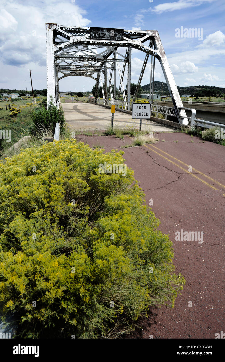 Road closed along Route 66. Winona bridge across Walnut Creek (1925 ...