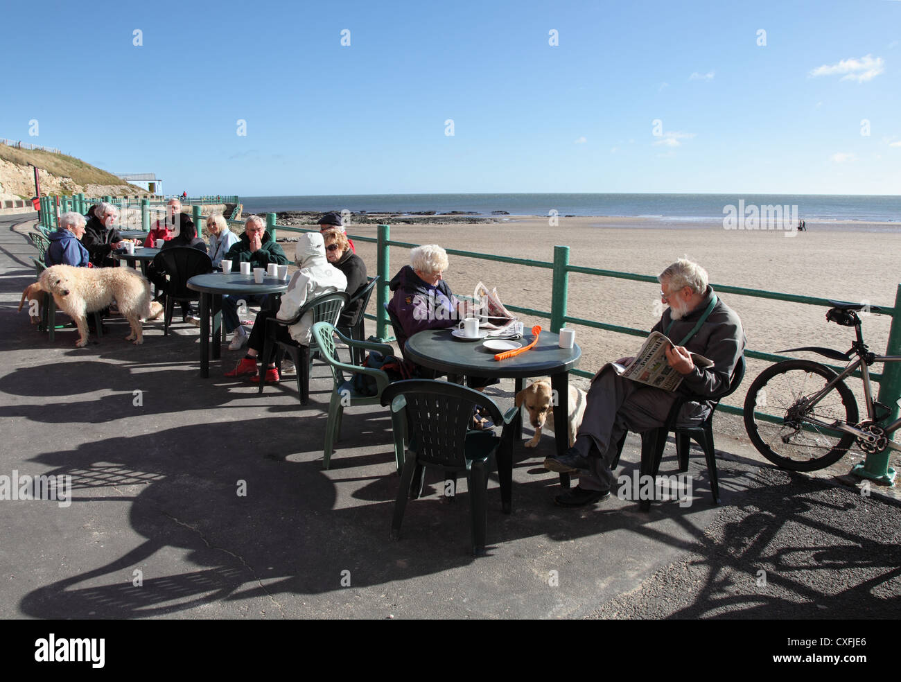 Roker cafe sunderland hi-res stock photography and images - Alamy