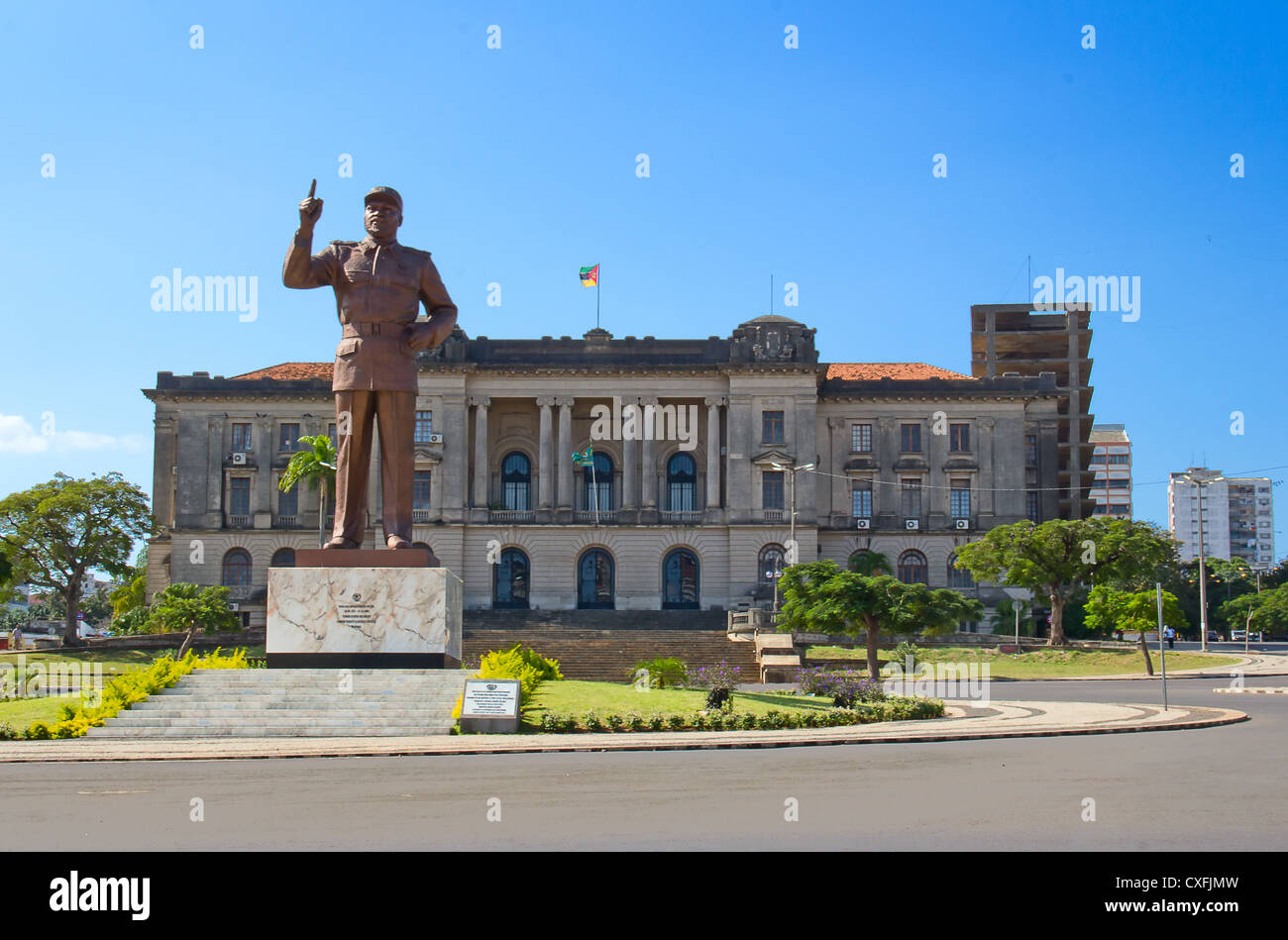 Statue in maputo hi-res stock photography and images - Alamy