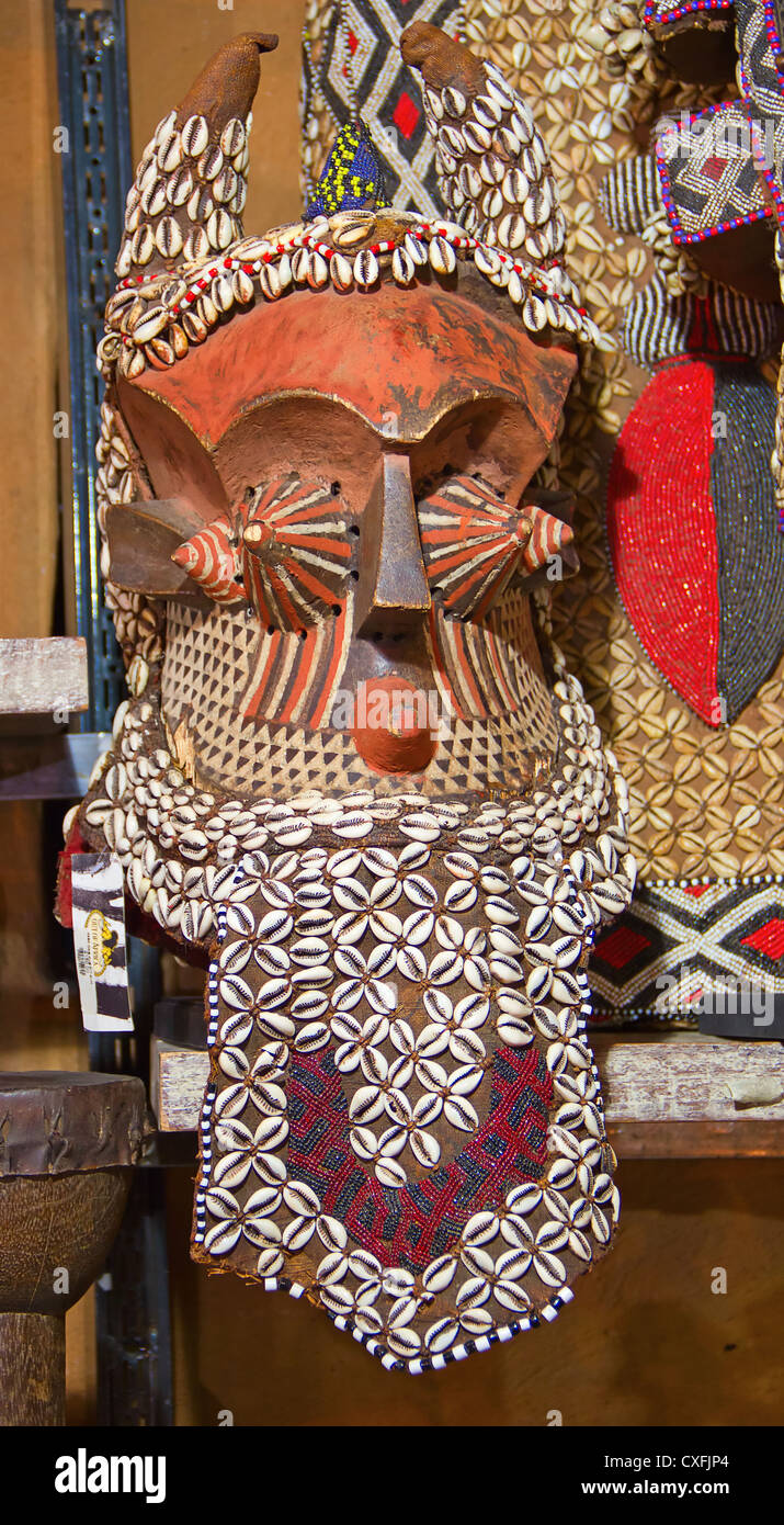 African mask on the traditional market Stock Photo - Alamy