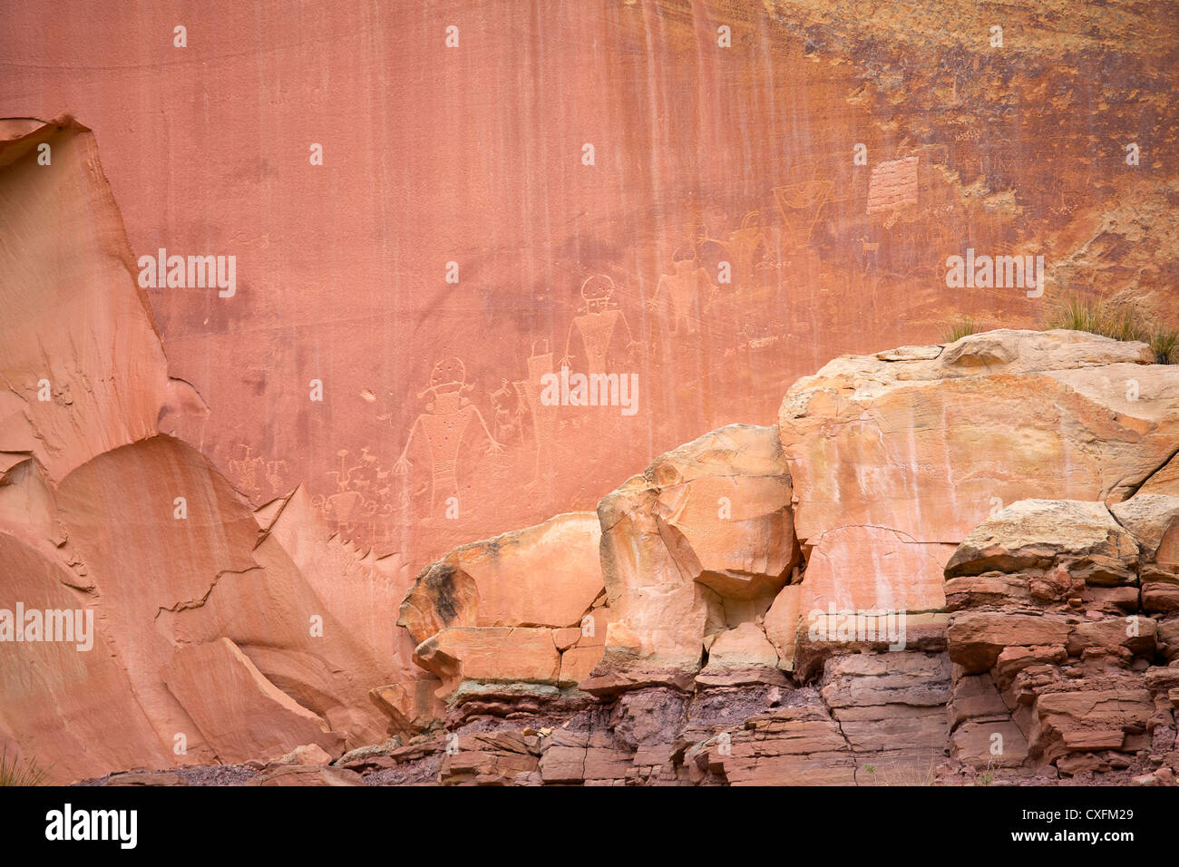Indian rock paintings hi-res stock photography and images - Alamy