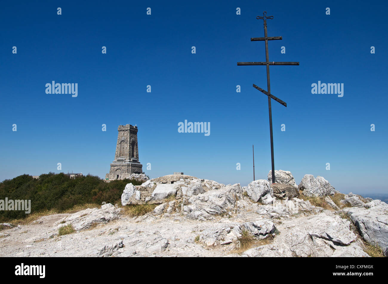Shipka Pass Battlefield Monument and Cross Stock Photo - Alamy