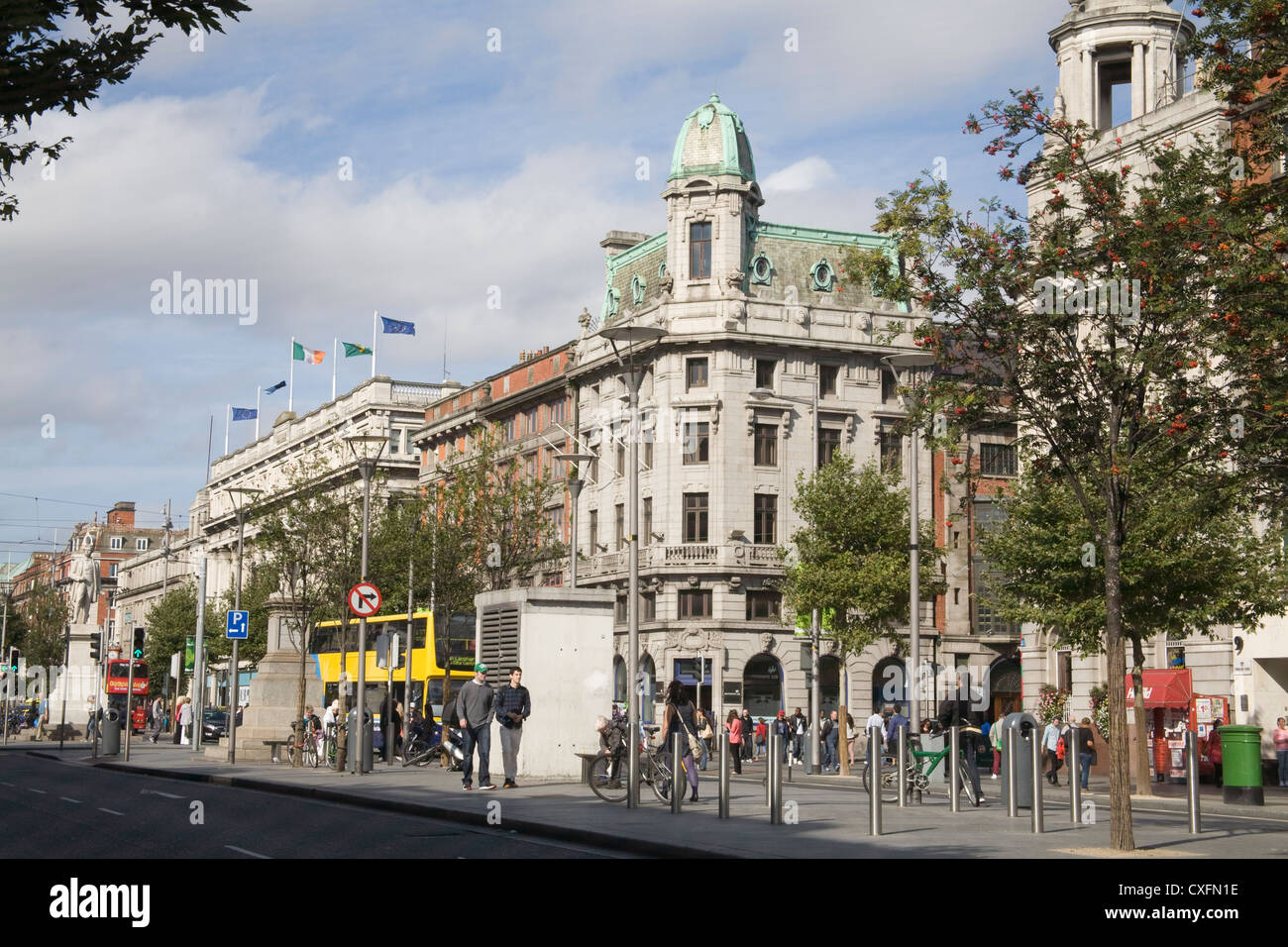 Dublin City Eire Sightseers in O'Connell Street busy wide main street ...