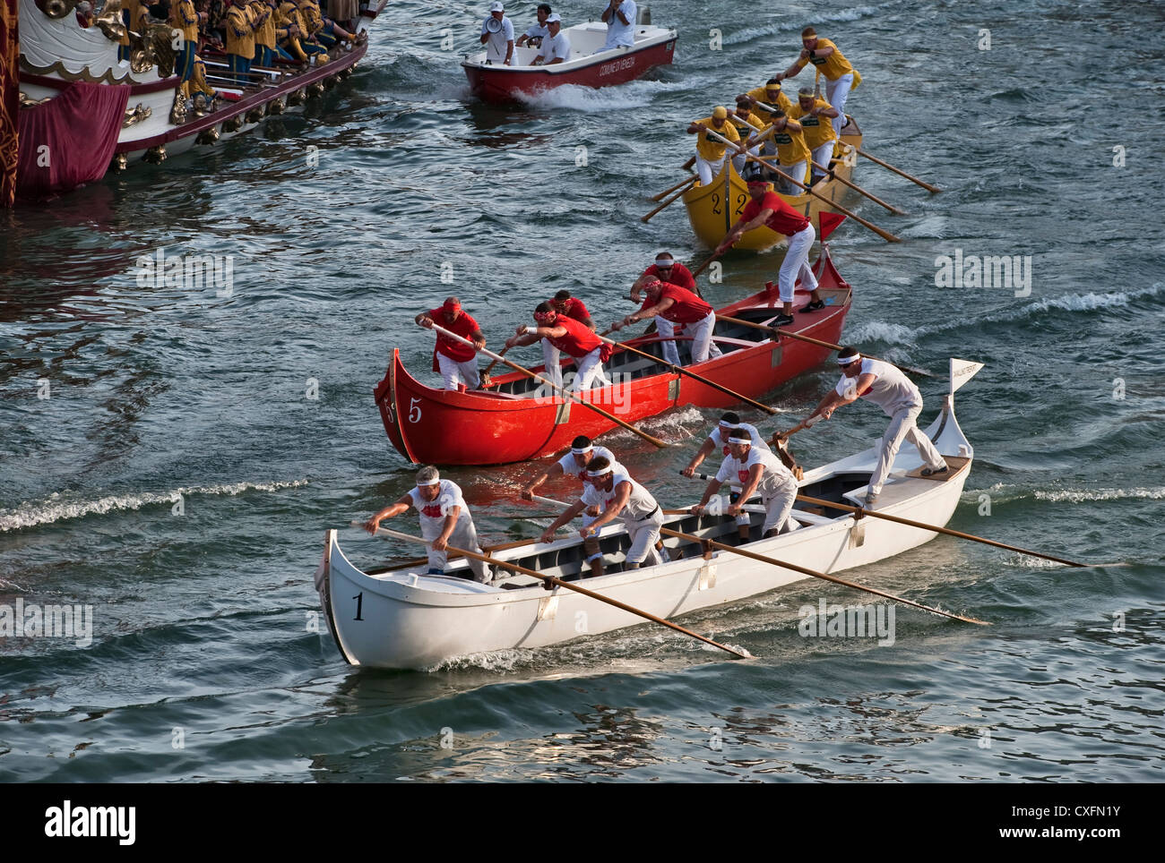 Traditional boats and costumed rowers racing on the Grand Canal in ...