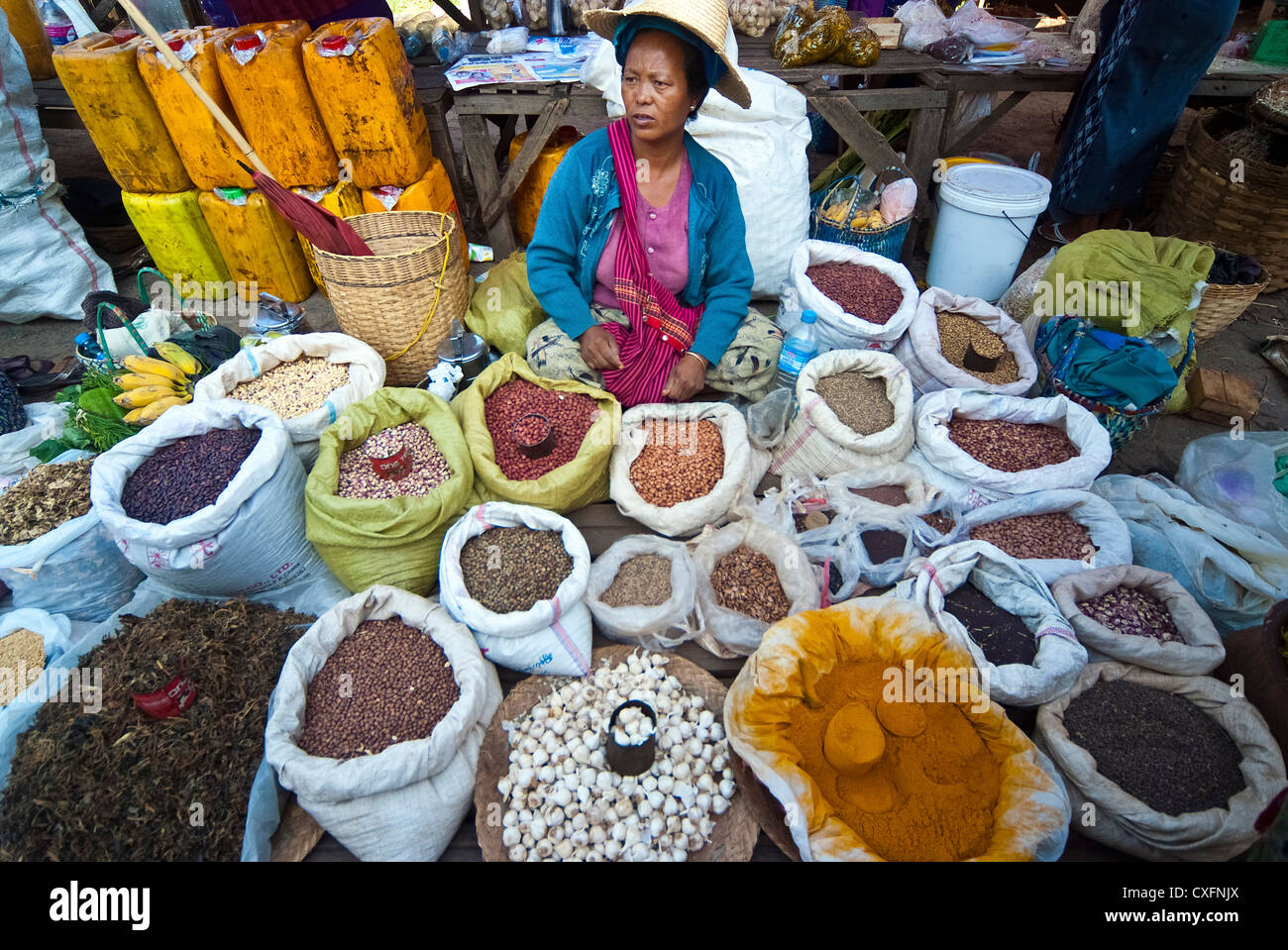Vendor waits customers stall hi-res stock photography and images - Alamy