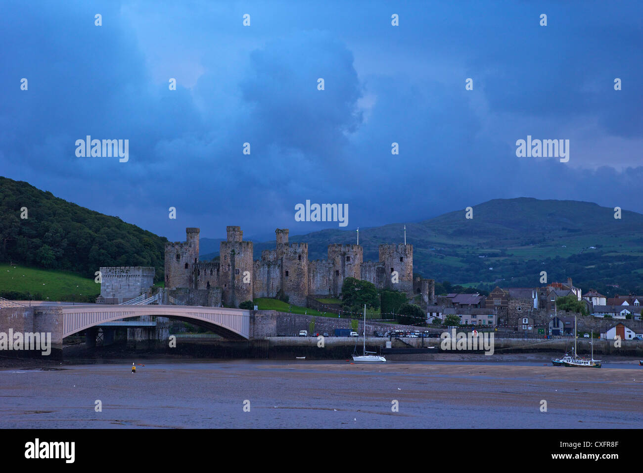 River Conwy estuary and medieval castle, Gwynned, North Wales, UK, GB ...