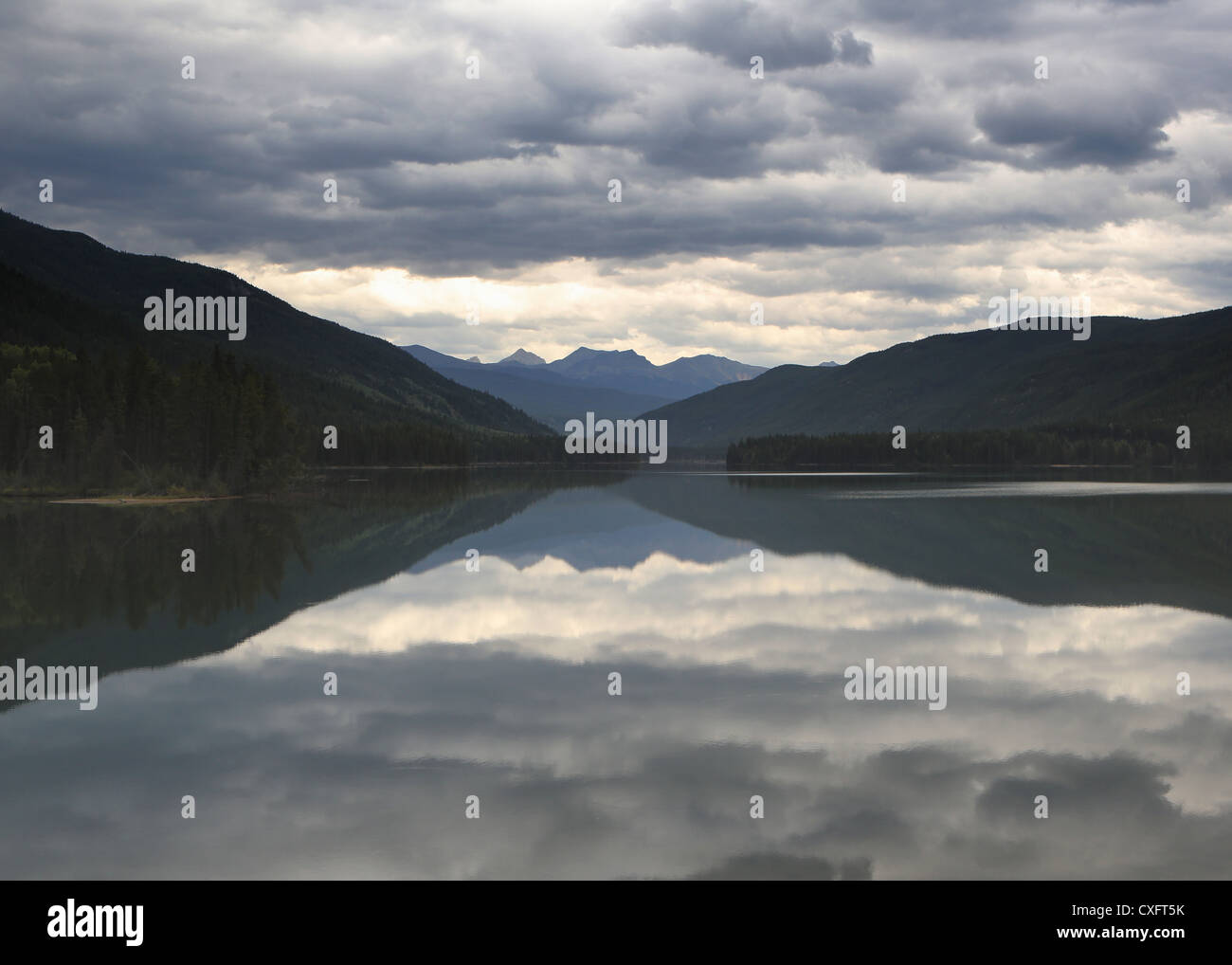 Yellowhead lake hi-res stock photography and images - Alamy