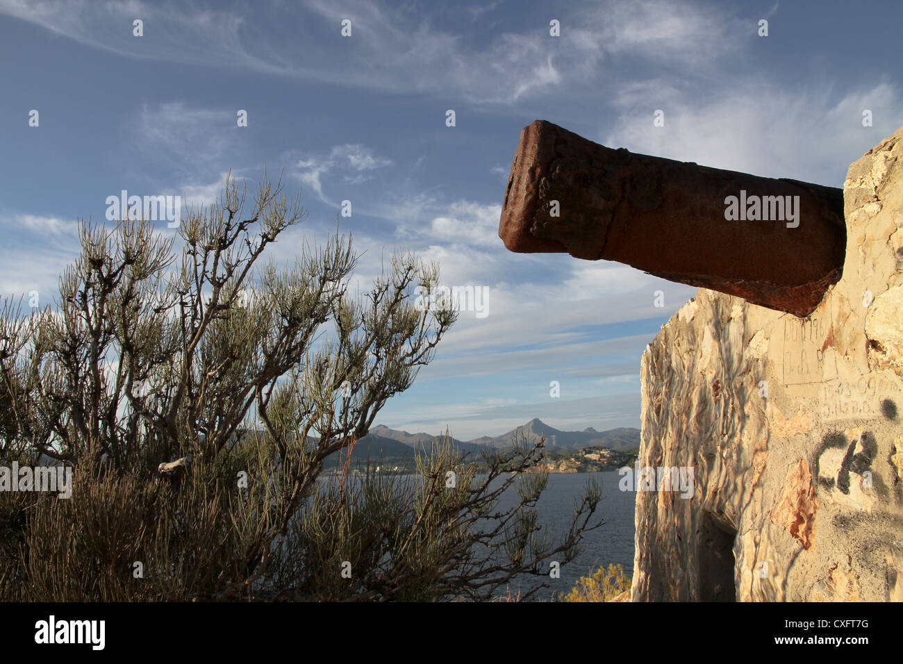 Old spanish gun hi-res stock photography and images - Alamy