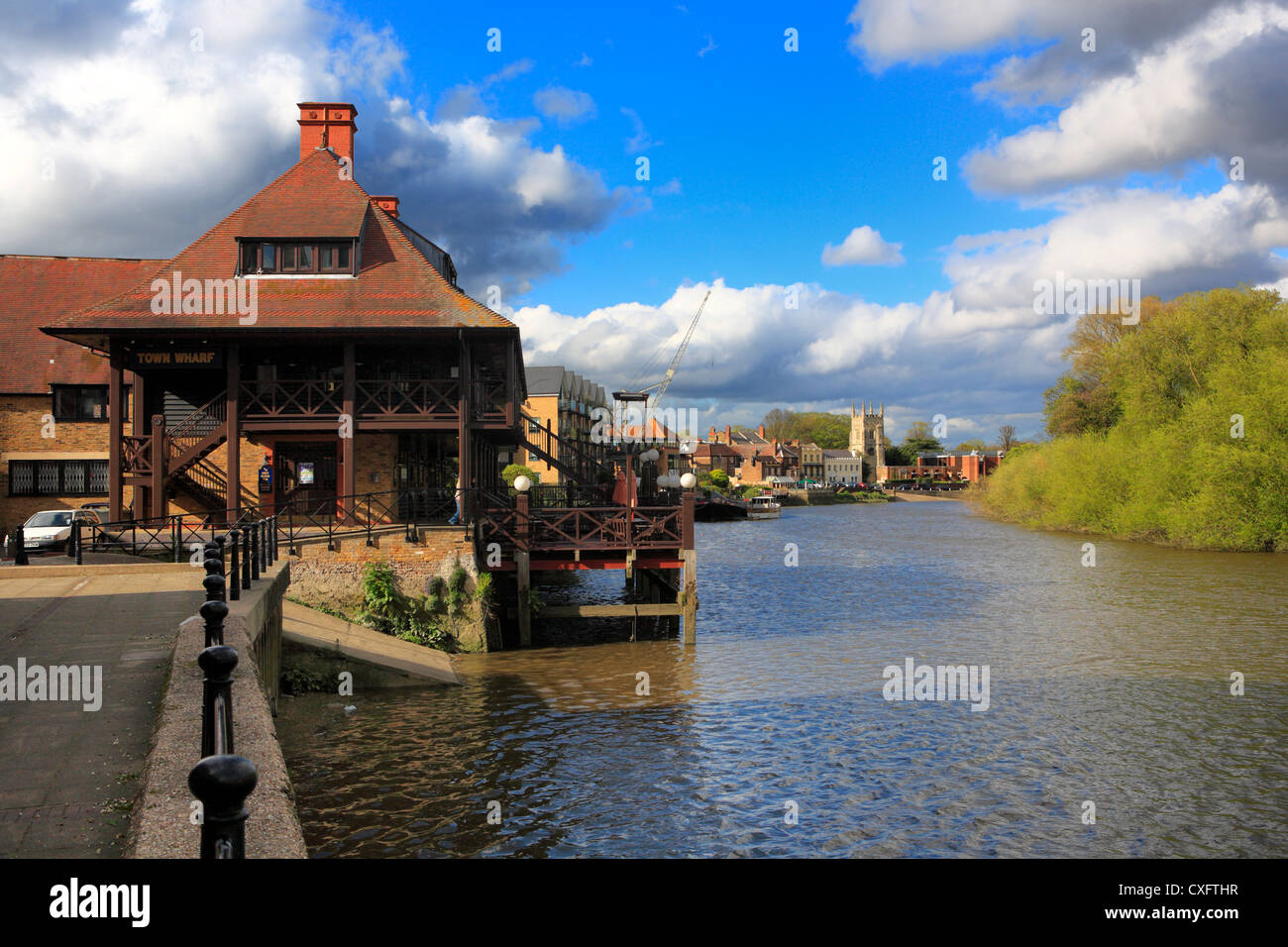Thames river in Old Isleworth, London, UK Stock Photo - Alamy