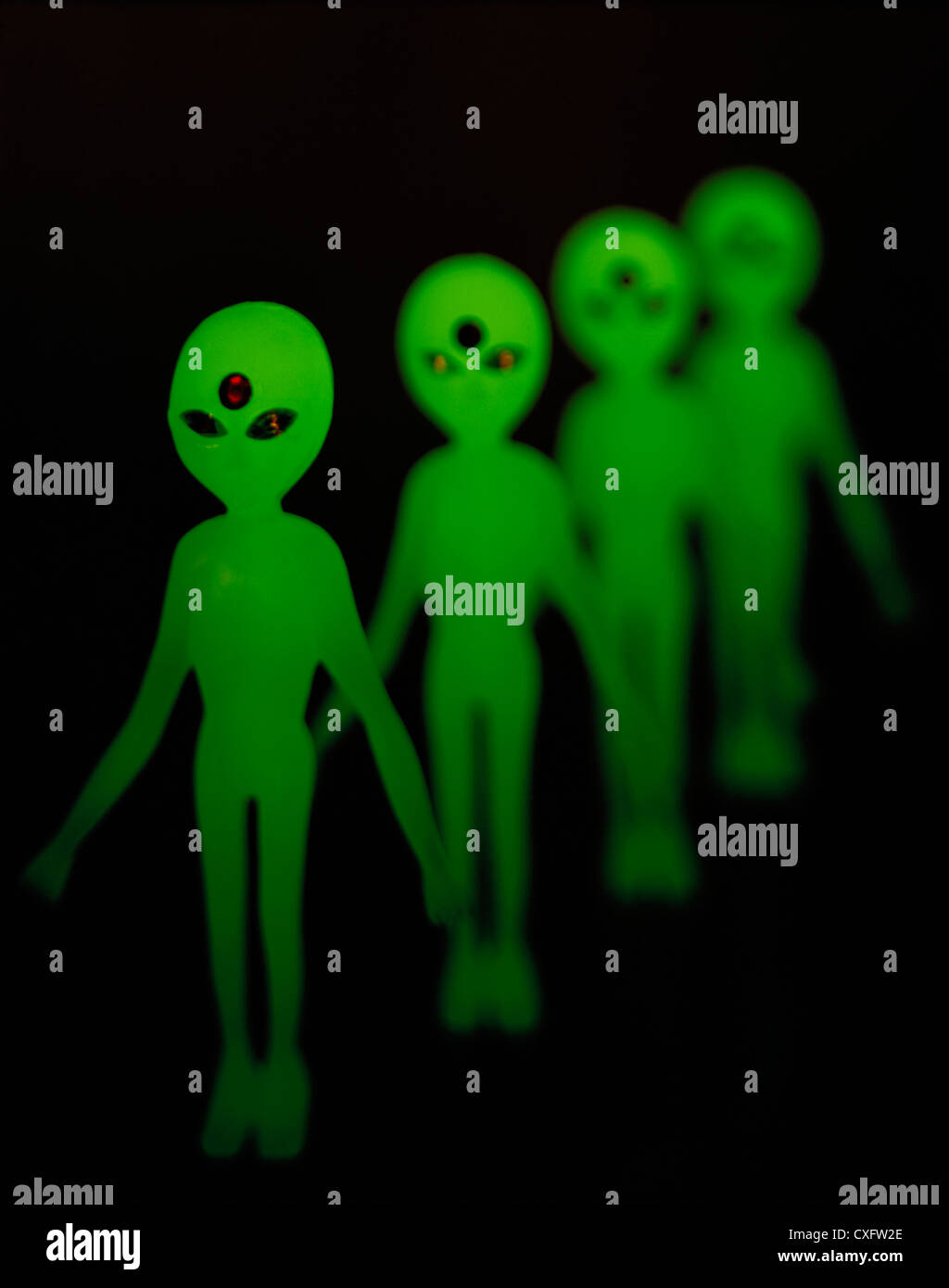 Green aliens hi-res stock photography and images - Alamy
