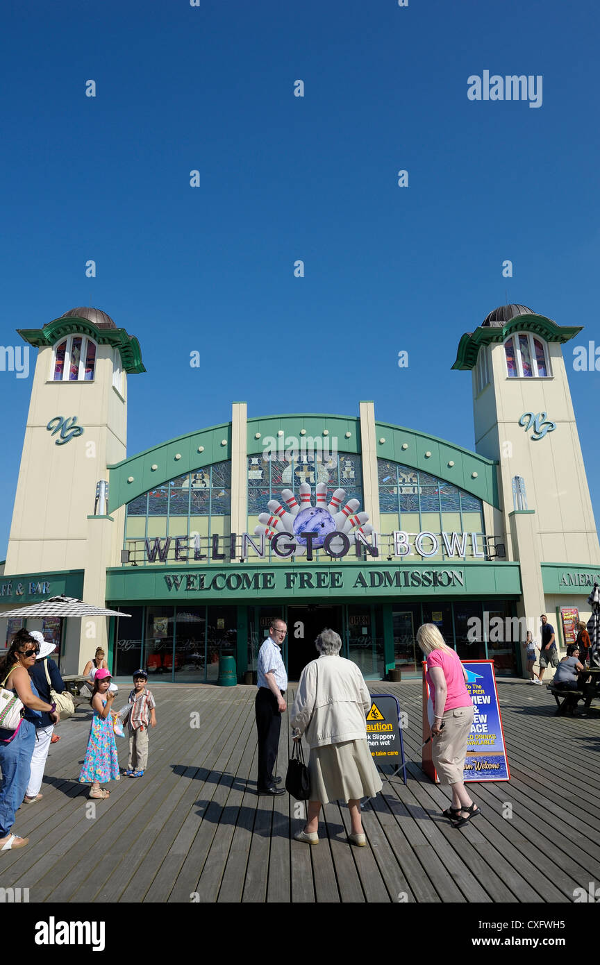 wellington pier great yarmouth norfolk england uk Stock Photo - Alamy