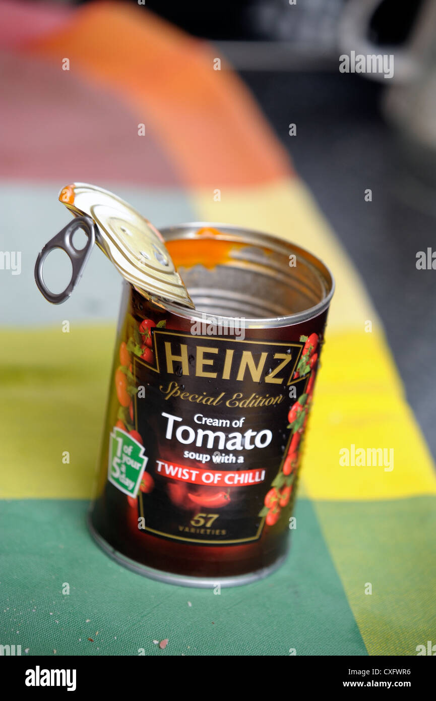 ring pull tin of heinz tomato soup Stock Photo - Alamy