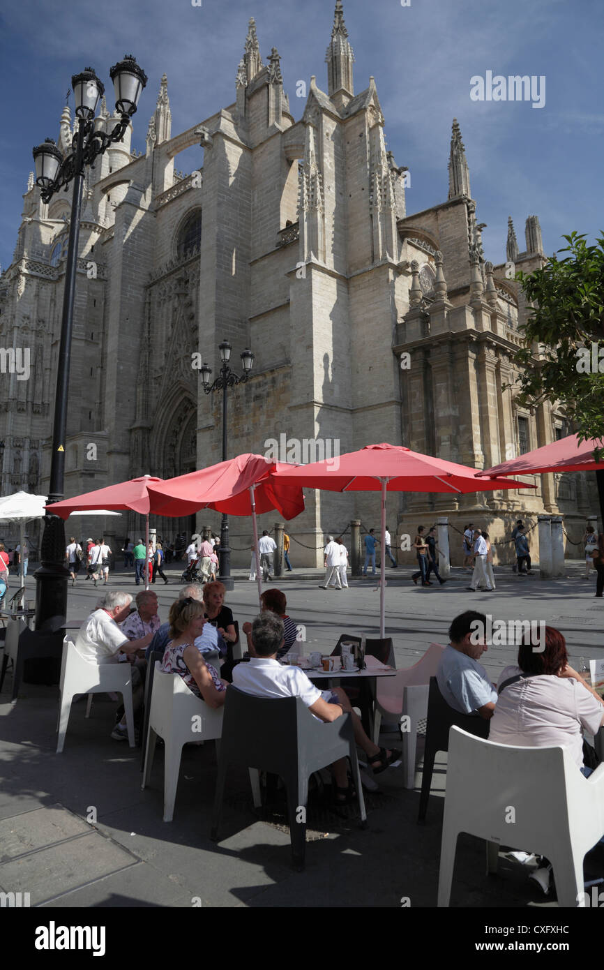 Pavement cafe bars restaurants in hi-res stock photography and images ...