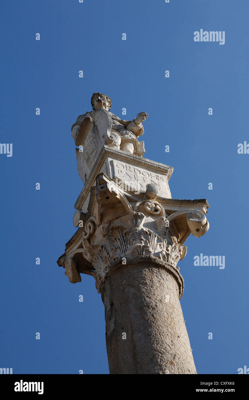 Roman column topped with statue Julius Caesar at the Alameda de ...