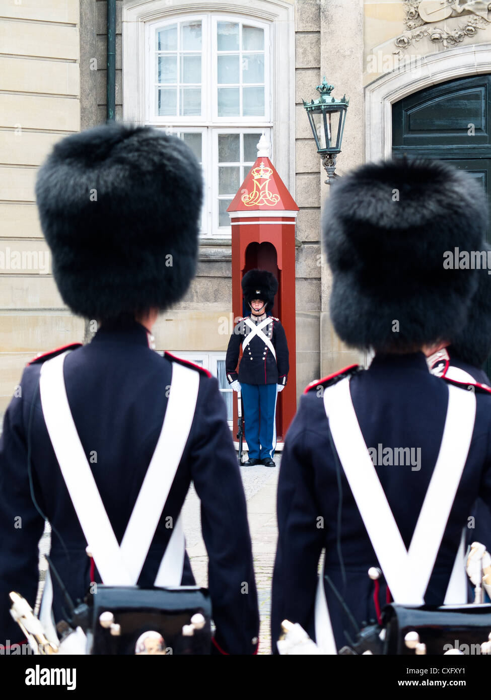 Changing guards hi-res stock photography and images - Alamy