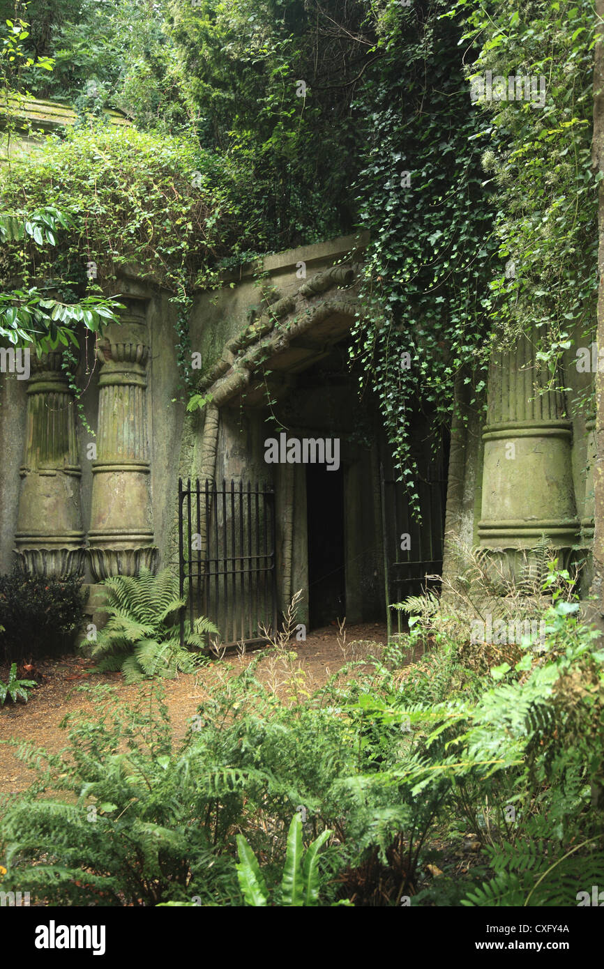 Entrance highgate cemetery london hi-res stock photography and images ...