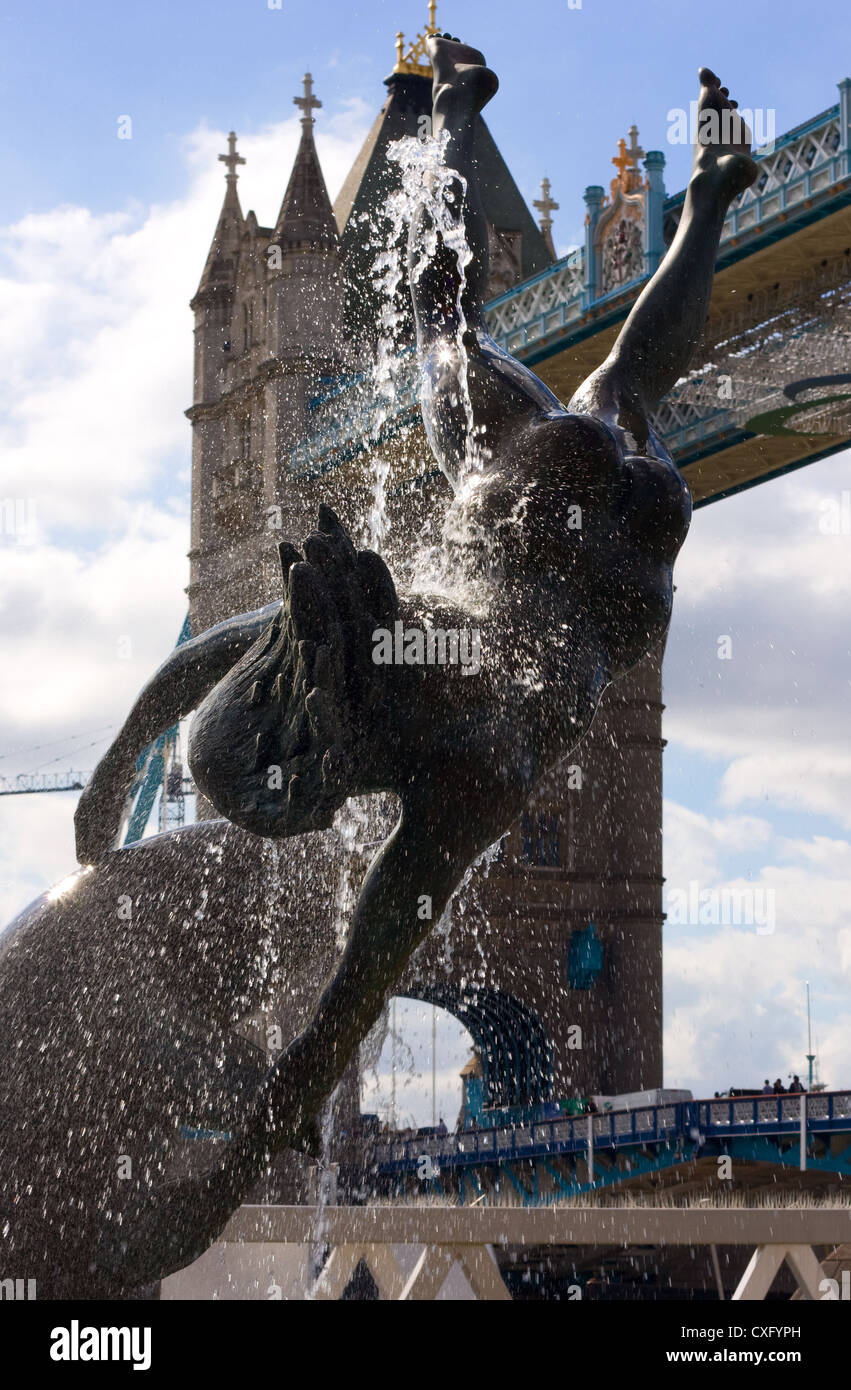 Dolphin statue tower bridge hi-res stock photography and images - Alamy