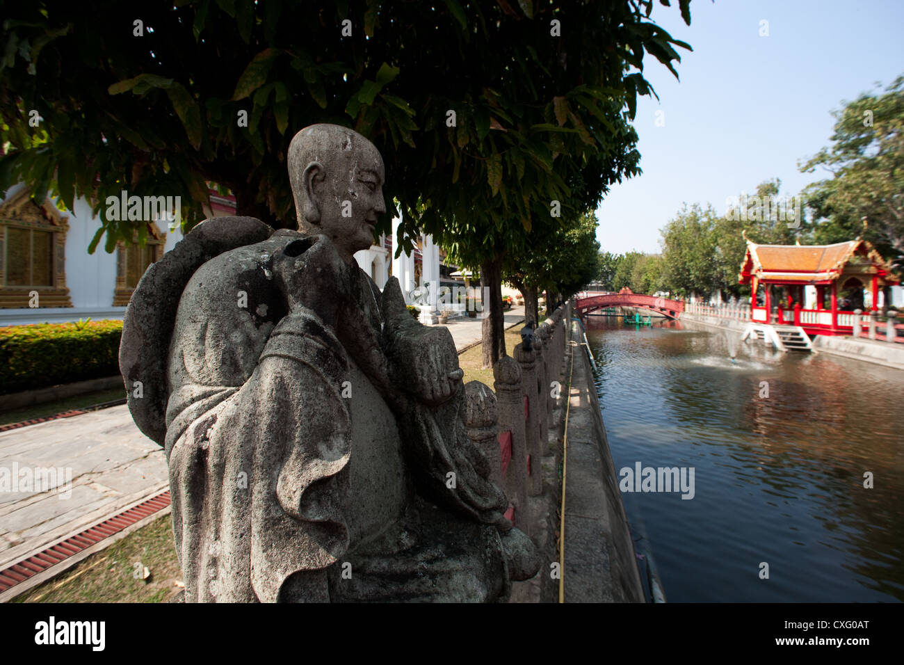 Wat intharawihan bangkok hi-res stock photography and images - Alamy