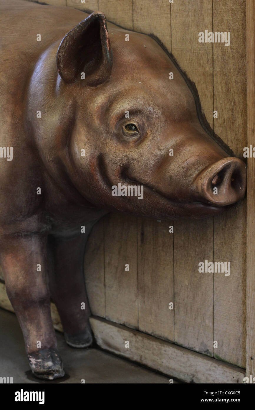 Pig sculpture hi-res stock photography and images - Alamy