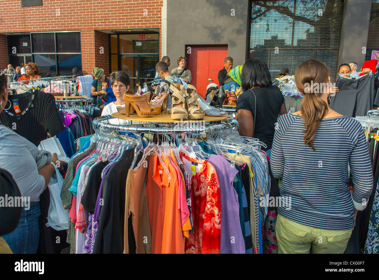 Crowd of women hi-res stock photography and images - Alamy