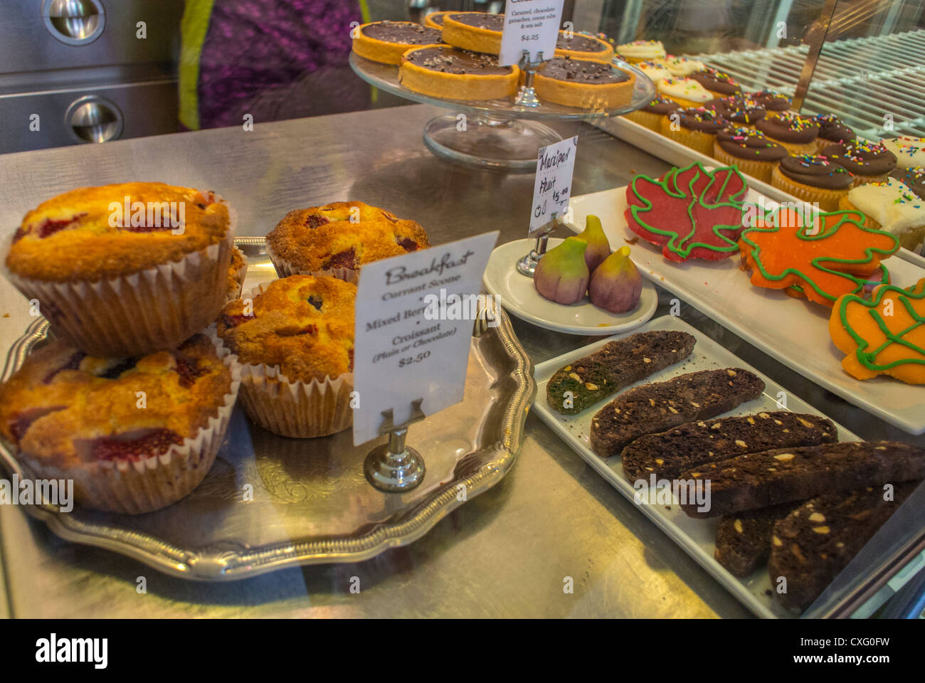 New York City, NY, USA, American Cakes, Pastries, on Display in Bakery ...